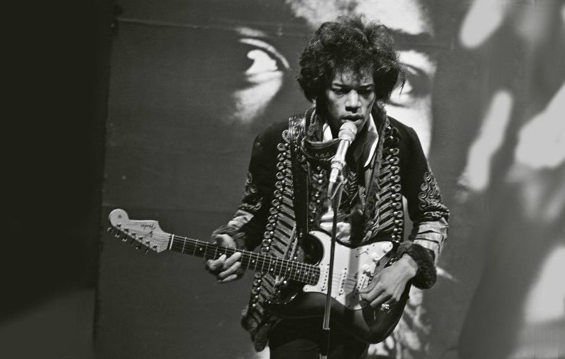 La prima volta che Jimi Hendrix incendiò la sua chitarra - Auralcrave