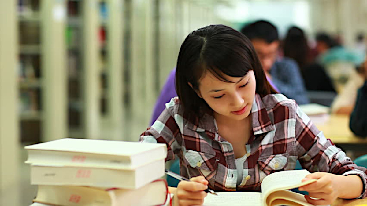 Ten must read books for students - Auralcrave