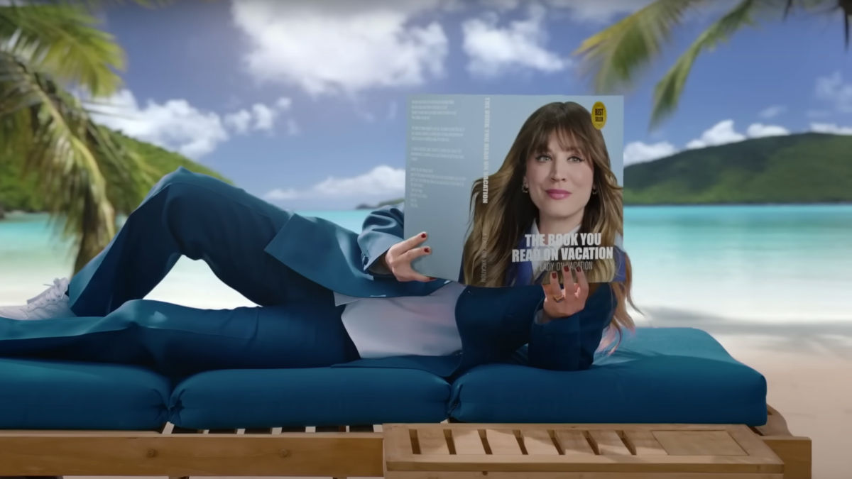 Yes, Kaley Cuoco is pregnant in the Priceline commercial - Auralcrave