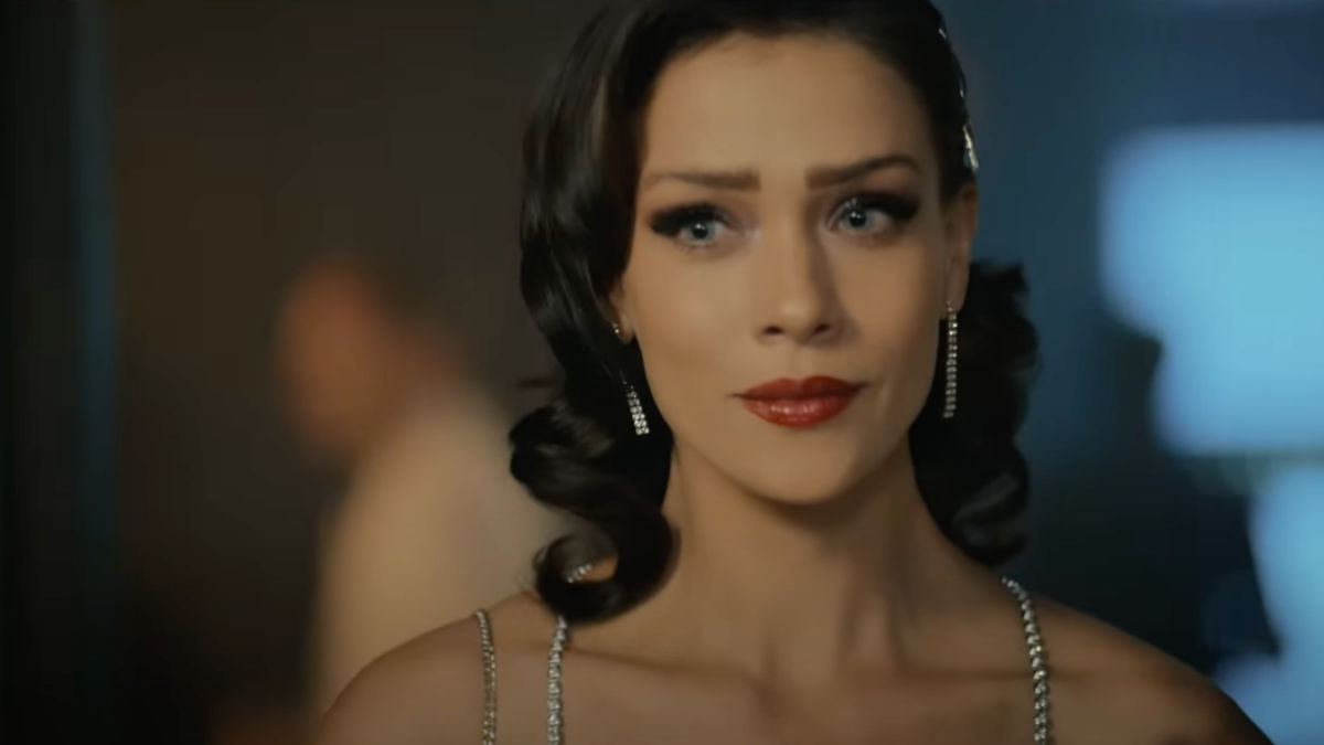 Netflix's Fake Profile, the cast: Carolina Miranda is Camila - Auralcrave