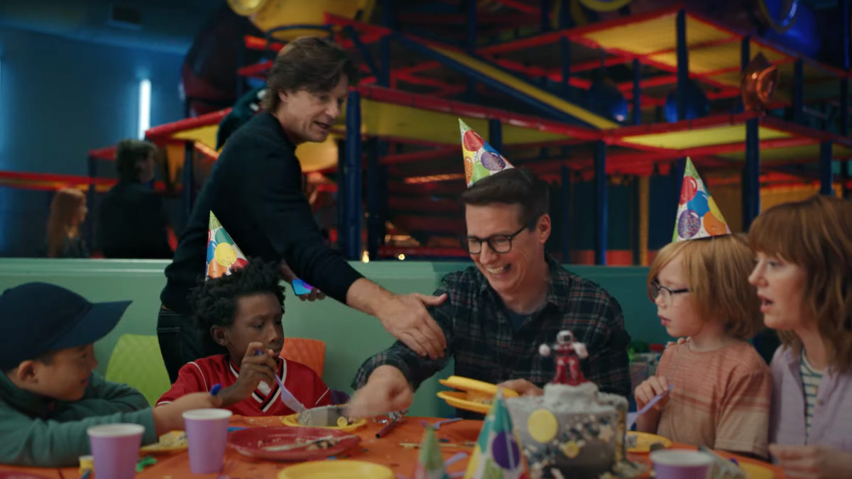 Jason Bateman & Sean Hayes in the Verizon commercial - Auralcrave