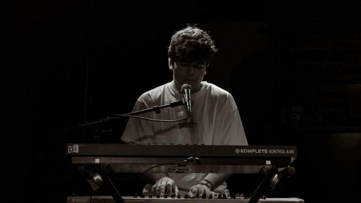 Iñigo Quintero, Si no estás: letra y significado de la canción - Auralcrave