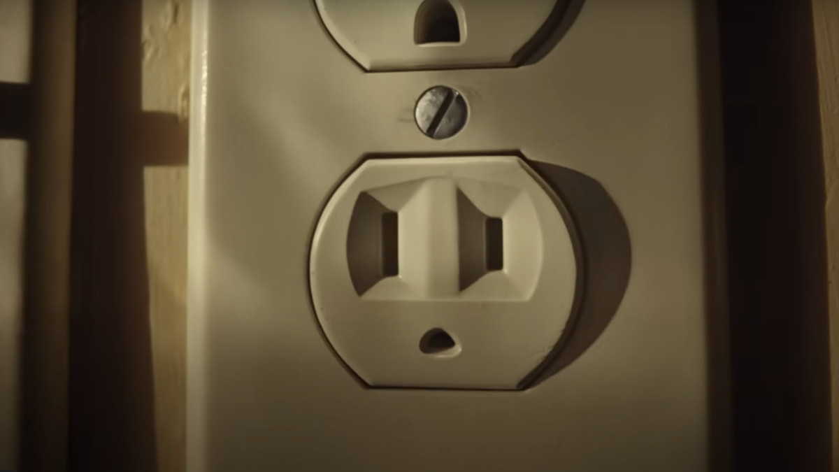 Way Too Long, the iPhone "singing outlet" commercial song - Auralcrave