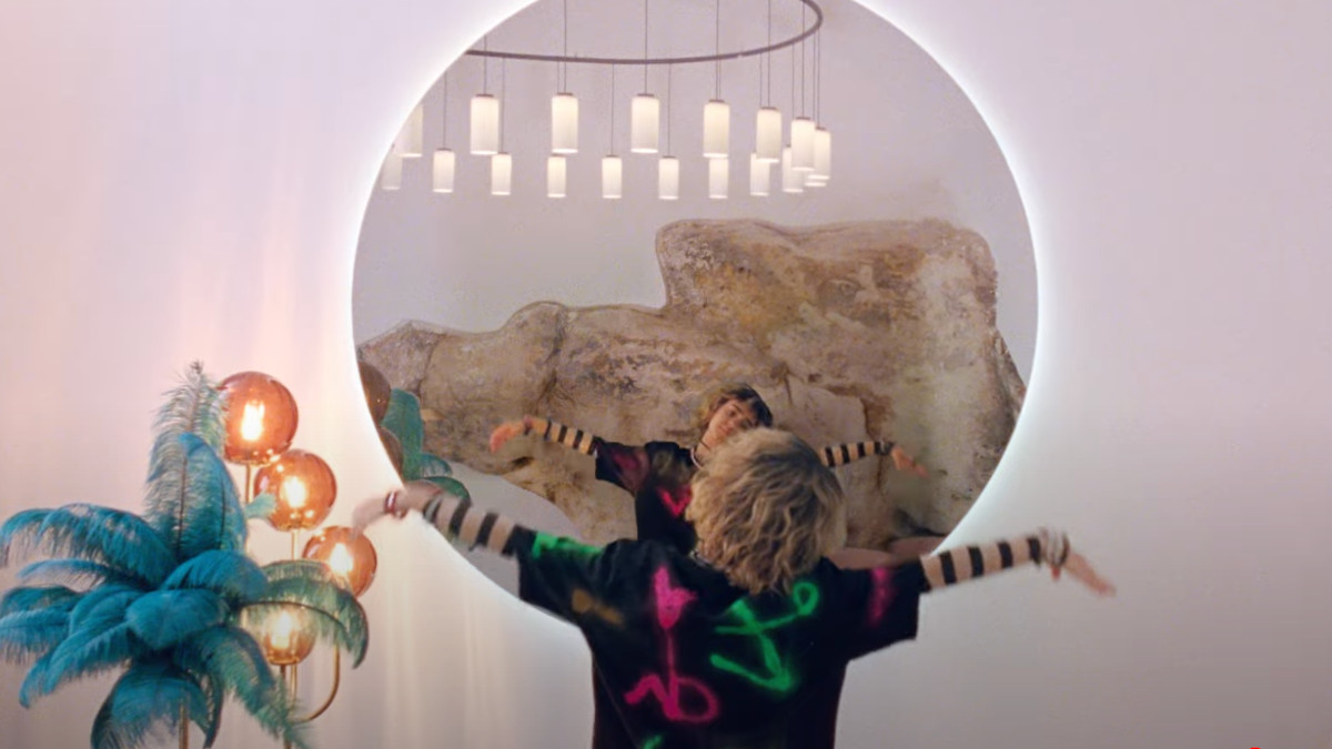 That Stereolab song in the 2024 Hotels.com commercial - Auralcrave