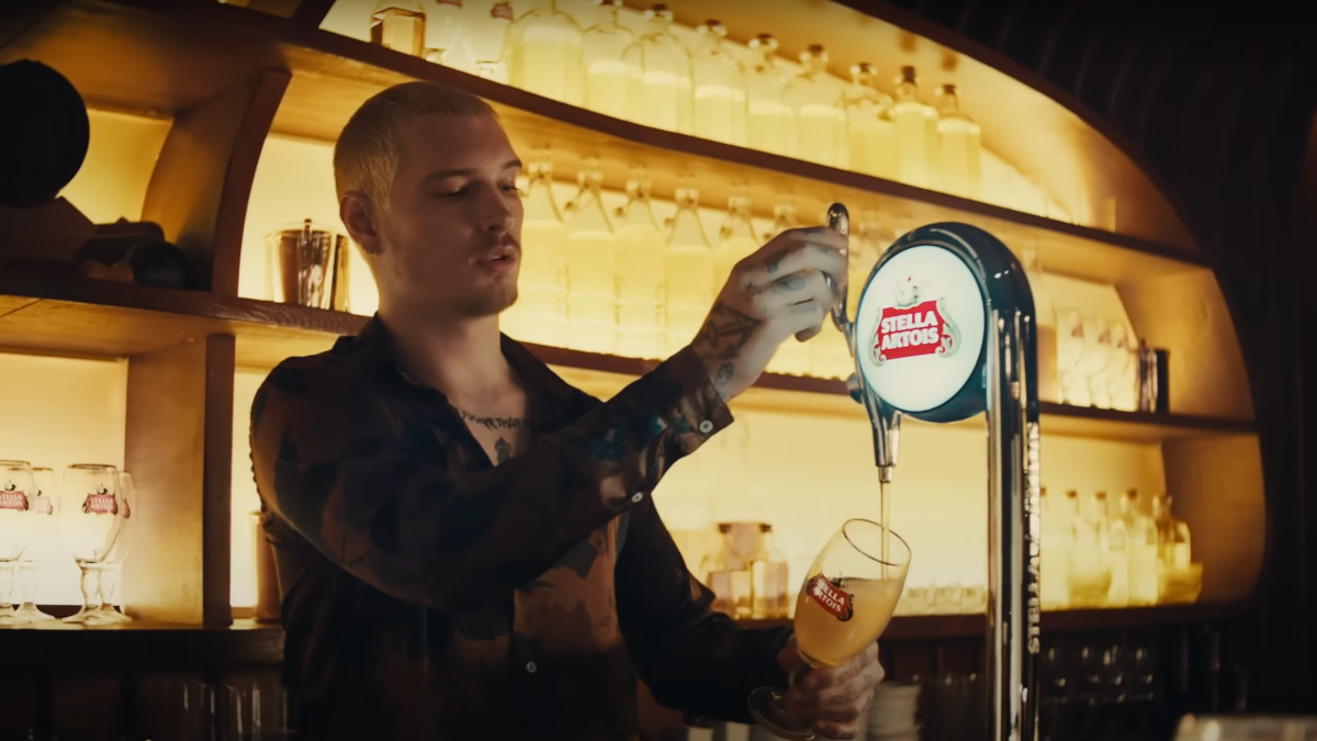 Yes, Stevan Ditter is in the 2024 Stella Artois commercial - Auralcrave